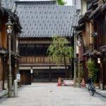 Kanazawa: Higashi Chaya District Guided Walking Tour - What’s Included and How the Tour Works