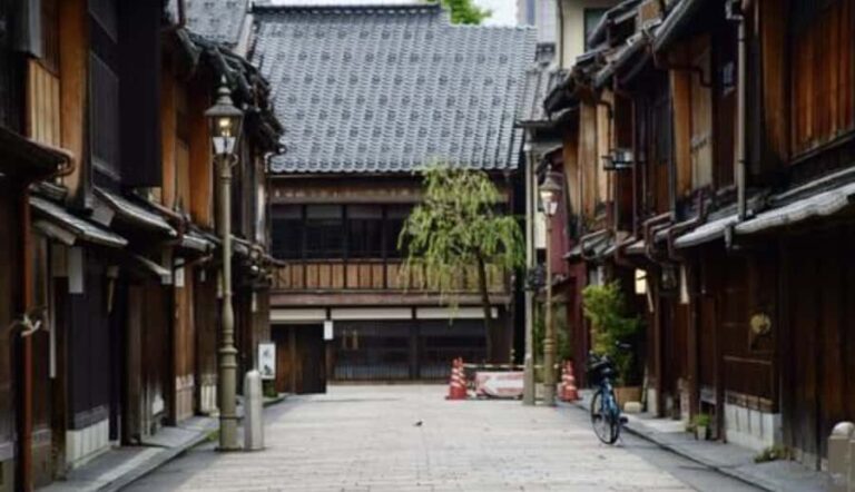 Kanazawa: Higashi Chaya District Guided Walking Tour - What’s Included and How the Tour Works