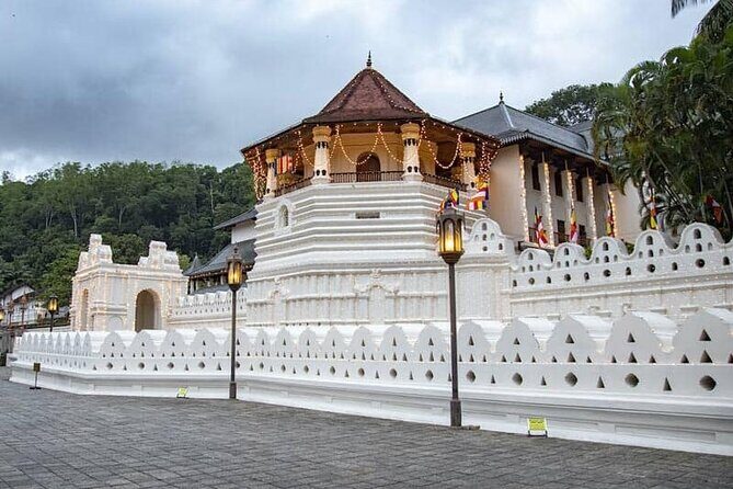 Kandy City Sightseeing and Ambuluwawa Tower by Tuk Tuk Tour - What’s Included and What’s Not