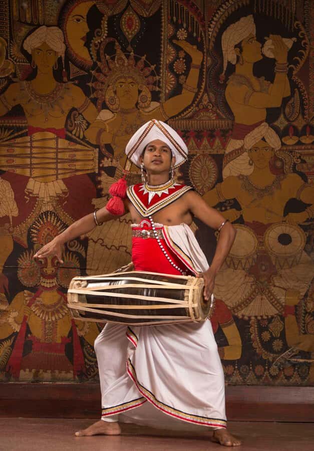 Kandy Lake Club Cultural Dance Show Experience - What to Expect