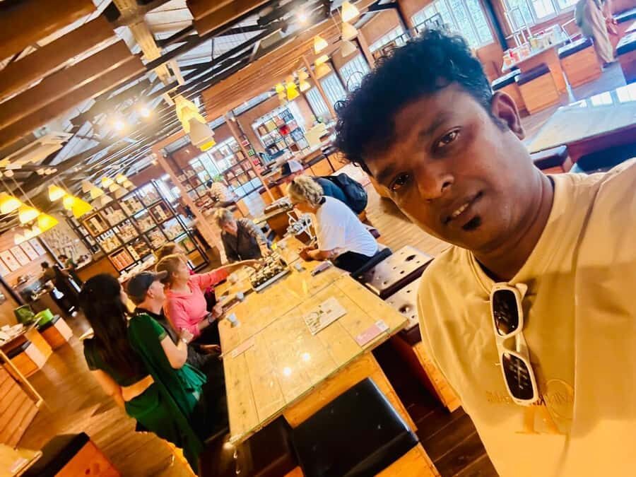 Kandy: Shopping & Street Food Tour by Tuk Tuk (Local Guide) - Authentic Experiences and Reviewer Insights