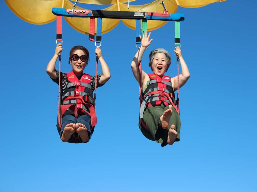 Kelowna: Okanagan Lake Parasailing - What to Expect: From Check-In to Splash