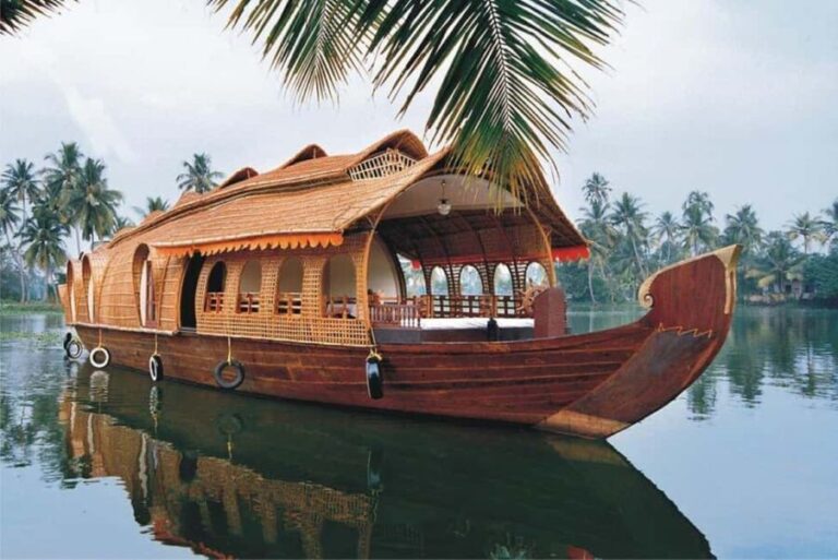 Kerala:- 03 Days Periyar and Alleppey Houseboat Cruise Tour - Discovering Periyar: Wildlife and Wilderness