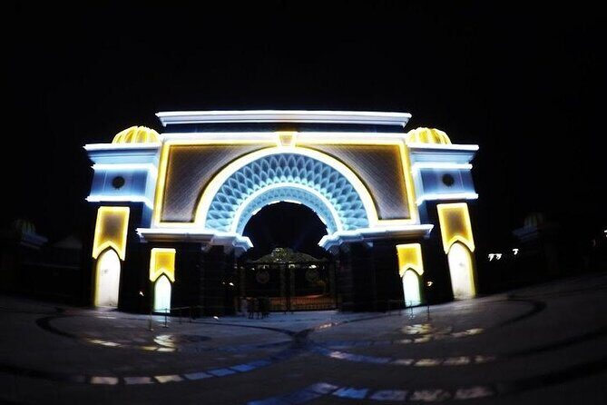 KLCC Lake Symphony & The River of Life Tour from Kuala Lumpur - Transportation & Group Dynamics