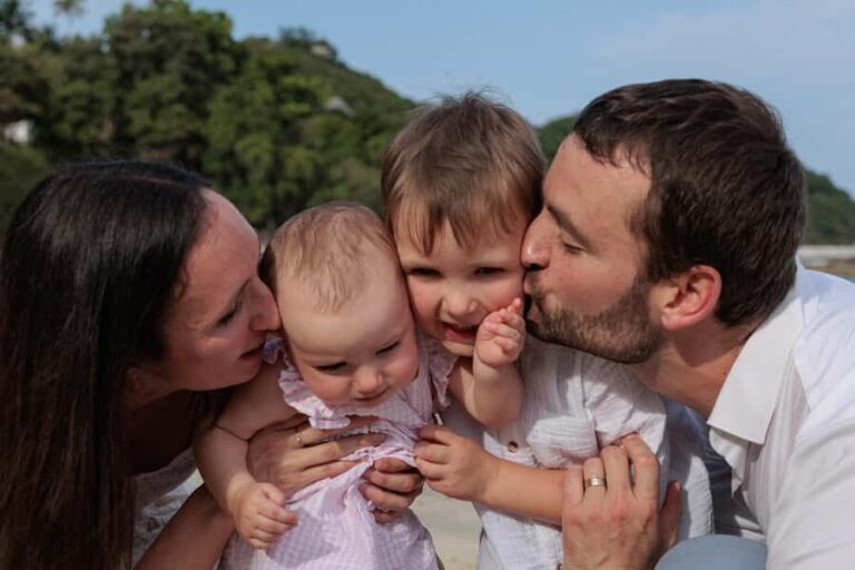 Koh Phangan: Family Photoshoot with 100 Photos - Who Will Love This Experience?