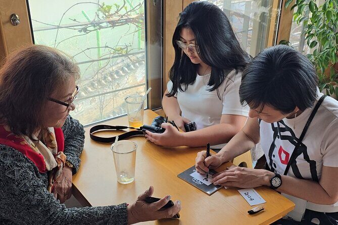 Korean Calligraphy class with Artwork - Discovering Korean Calligraphy: An Authentic Art Experience