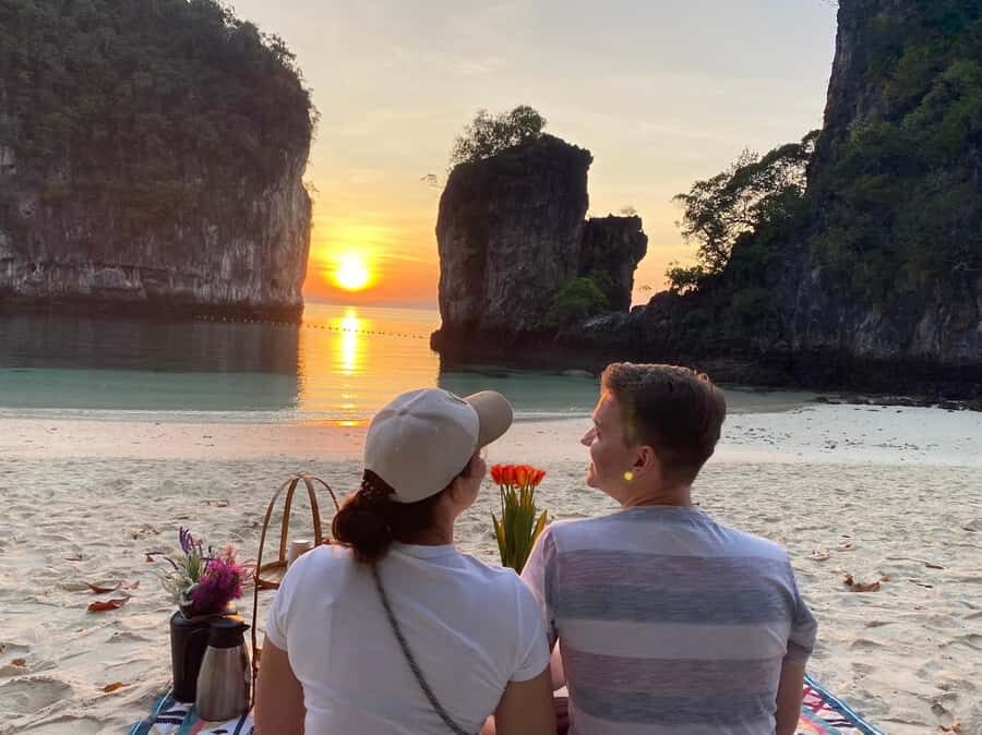 Krabi: Private Luxury Boat to Hong Islands Sunrise & Picnic - The Sunrise Cruise: A Magical Beginning