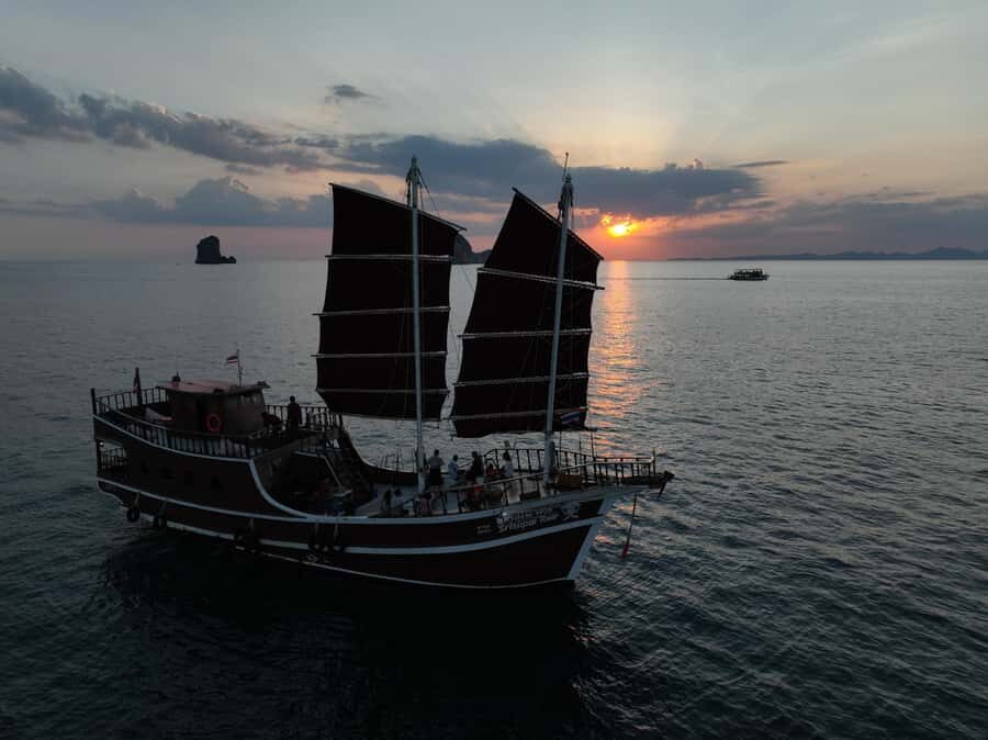 Krabi: Sunset Dinner Cruise & swimming by Luxury Junk Boat - The Indulgent Seafood BBQ at Phra Nang Bay