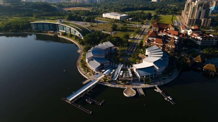 Kuala Lumpur: Putrajaya Lakeside Views & Pink Mosque Ride - The Itinerary in Detail