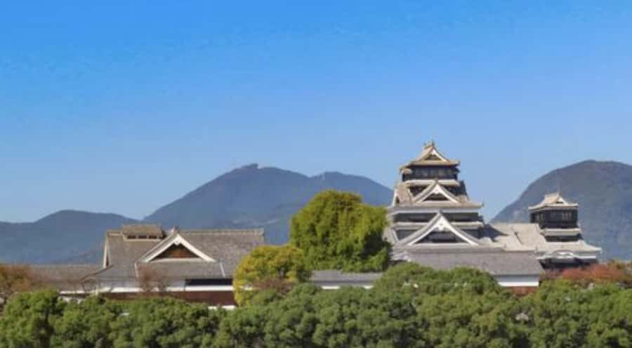 Kumamoto: Samurai Heritage Private Tour with Local Guide - Exploring Sakuranobaba Josaien: A Taste of Castle Town Life