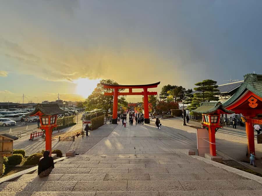Kyoto: Early-Access Fushimi Inari Private Walking Tour - Itinerary Breakdown