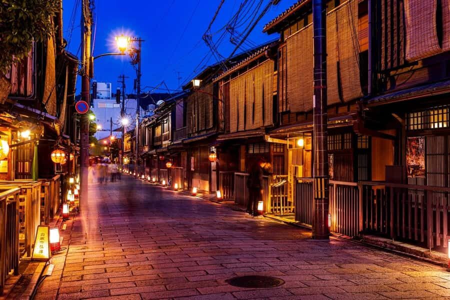 Kyoto: Gion Night Walk of Daily Life & Geisha Culture - The Itinerary Breakdown