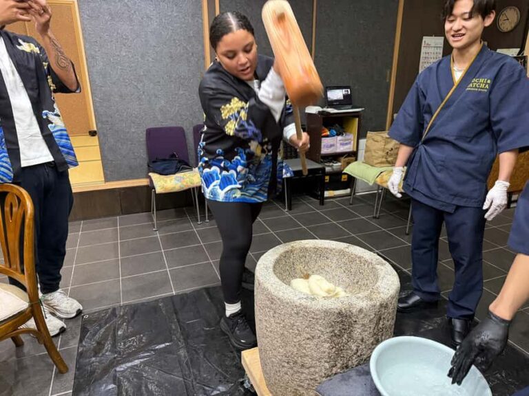Kyoto : mochi pounding Experience& tea ceremony & Real Sword - Mochi Pounding: A Hands-On Tradition