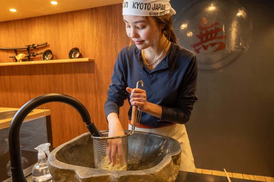 Kyoto Ramen Cooking Class with Apron Painting Experience - Exploring the Itinerary: What to Expect at Each Step
