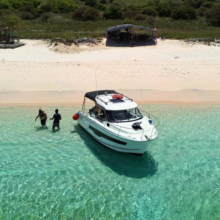 Labuan Bajo: Private Yacht 3 Islands Hidden Gems w/ Snorkel - What Makes This Experience Special?