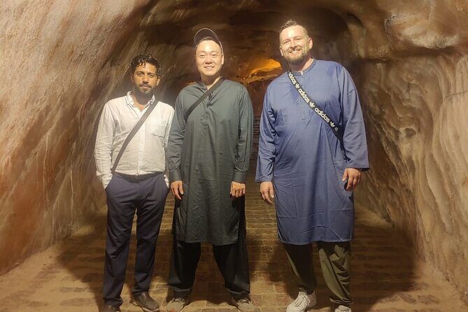 Lahore Heritage and Sightseeing Guided Tour - Minar-e-Pakistan: A National Landmark