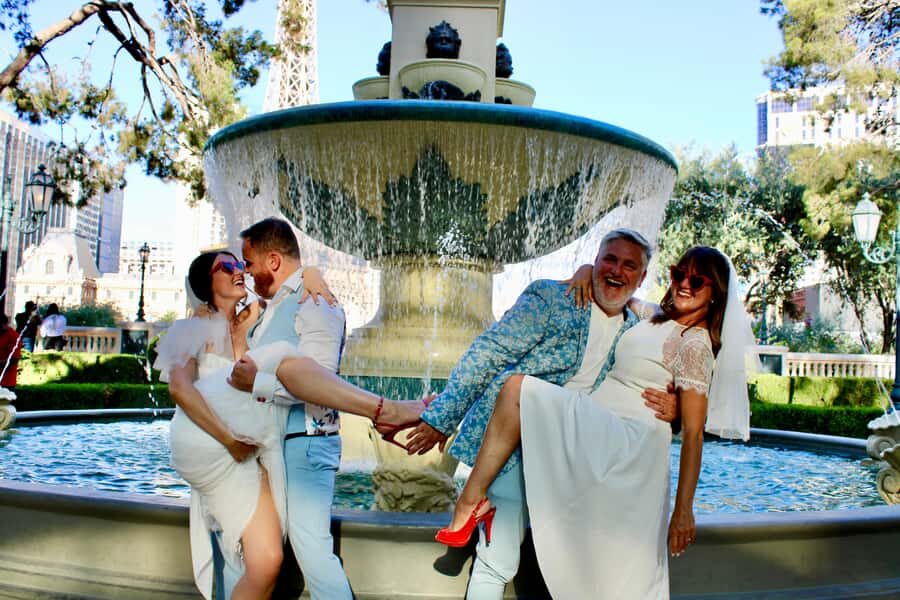 Las Vegas Strip Limo Tour with Champagne and Photos - Who Is This Tour Best For?