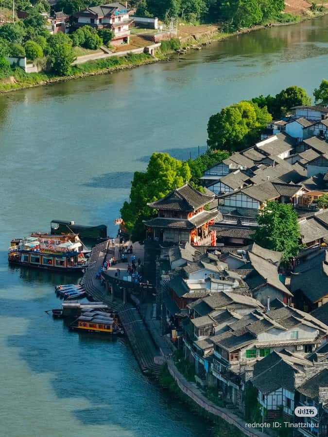 Leshan Giant Buddha & Huanglongxi Town: Full-Day Tour - Logistics and Practicalities