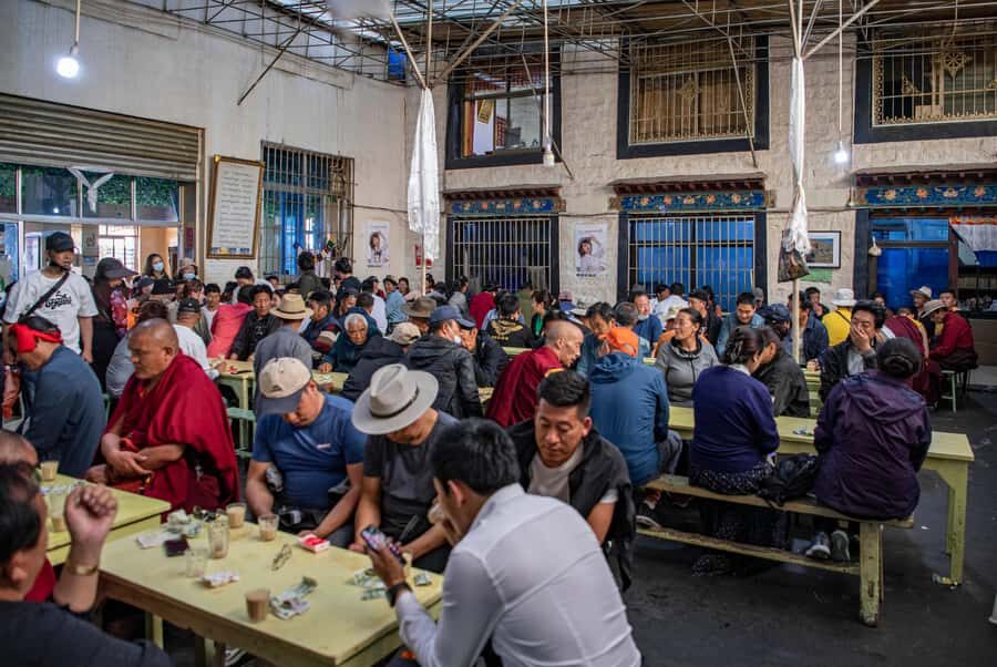 Lhasa: Free Evening Tibetan Food Tour with Locals - Step-by-Step Breakdown of the Tour