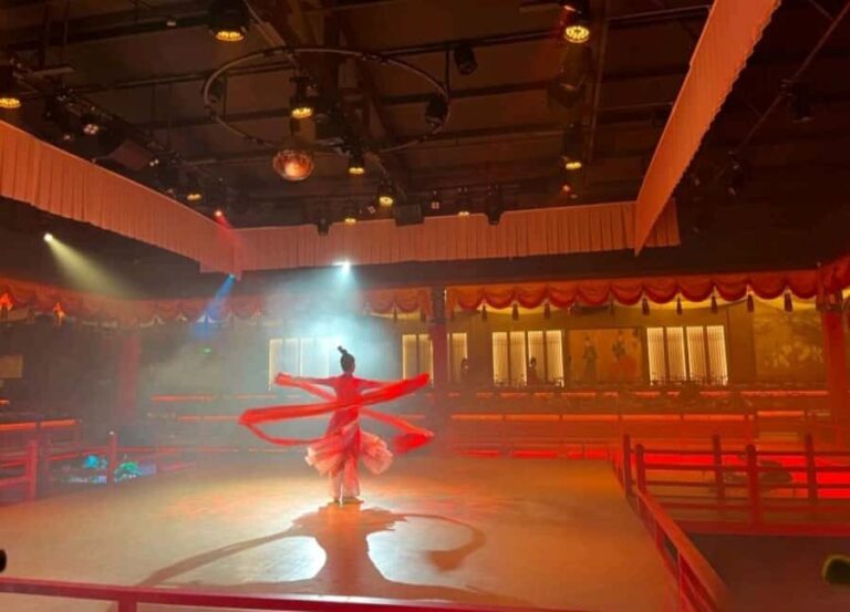 Lijiang: Yuyan Banquet Dinner Show with Costumes - Practical Details and Considerations