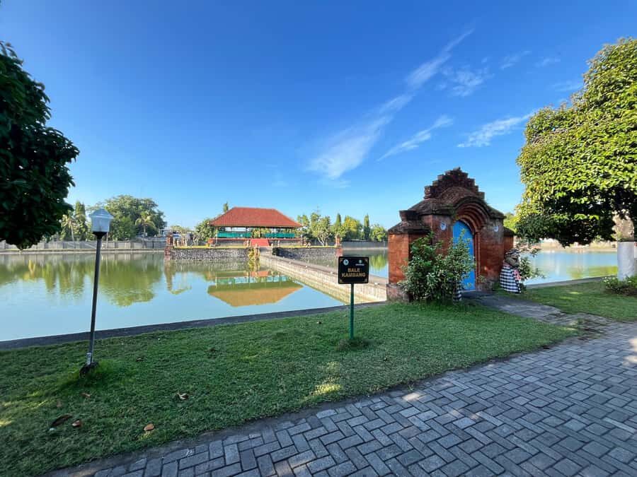 Lombok: Mataram City, Pusuk Monkey Forest & Beach Tour - Practical Details and What to Expect