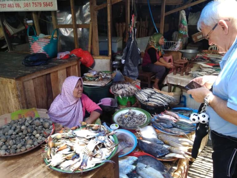 Lombok: Mataram City Tour with Mosque & Famous Culinary - Detailed Breakdown of the Itinerary