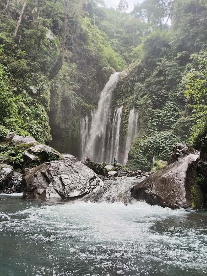Lombok Senaru: Village Tour, Waterfalls, and Cooking Class - Trek to Sendang Gile Waterfall: A Majestic Cascade