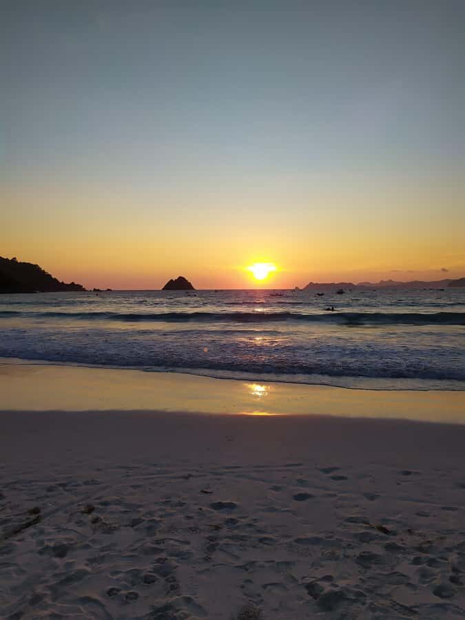 Lombok: Waterfall, Beach, and Weaving Village Day Trip - Detailed Breakdown of the Itinerary