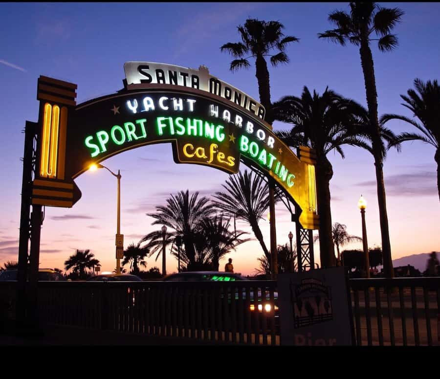 Los Angeles: Hollywood City Tour with celebrity Homes Tours - The Practicalities: Transportation & Guides