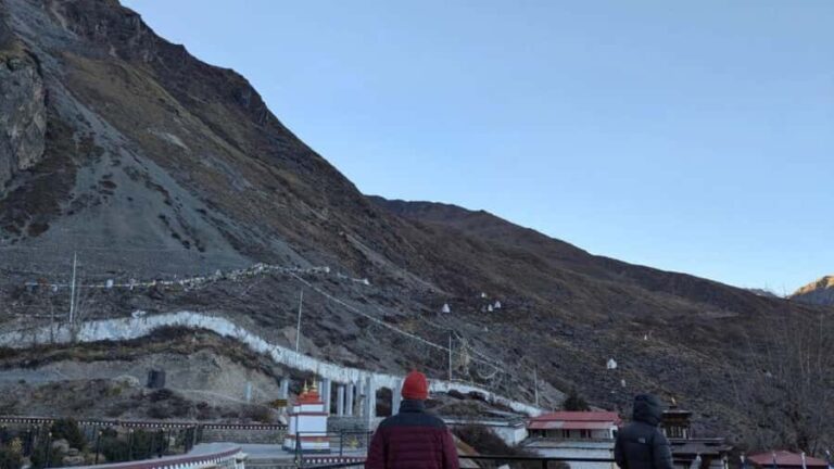 Lower Mustang: 8-Day Trekking Tour with Hot Springs - Visiting Muktinath: A Sacred Highlight