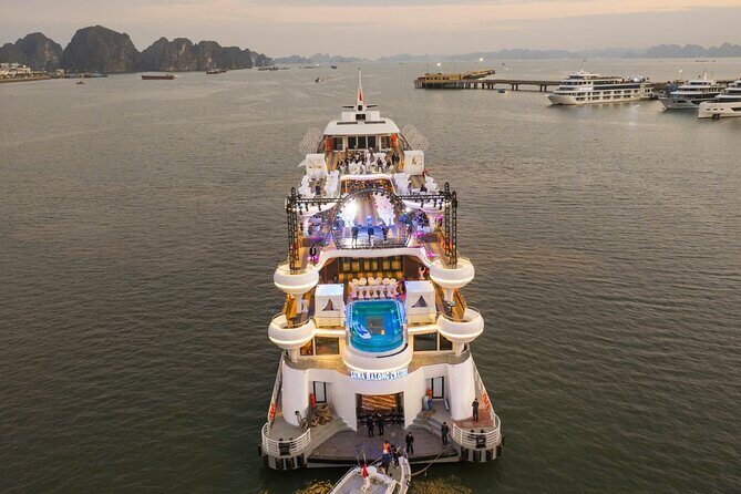 Luna Cruise Ha Long Bay - Premium Luxury Tour from Hanoi - What Makes the Luna Cruise Stand Out?