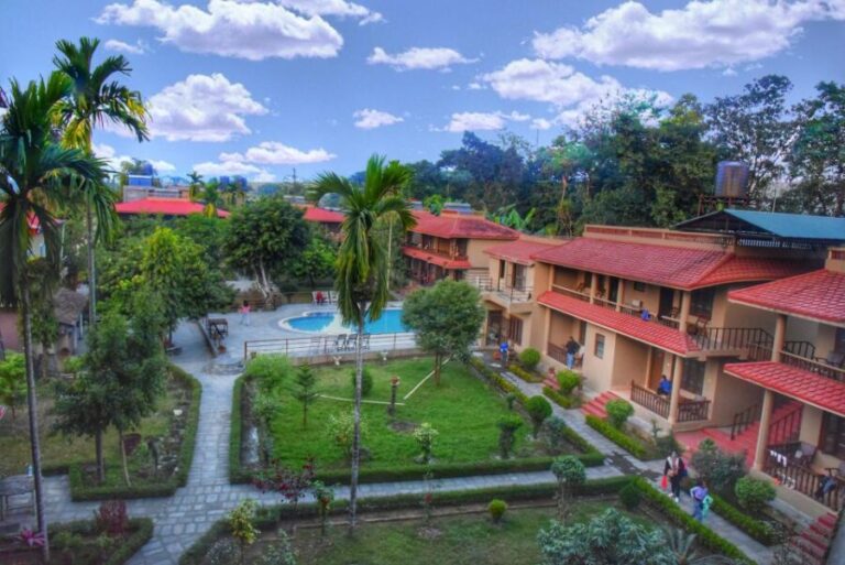 Luxury Chitwan Jungle Safari Package (2Nights/3Days) Resort - Who Should Consider This Safari?