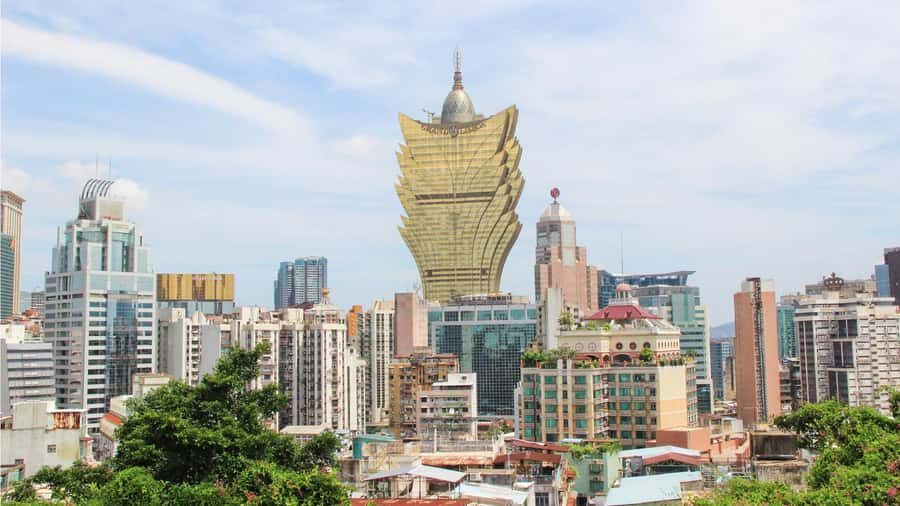Macau: Private Historic City Tour with Michelin Food Tasting - Strolling Through Senado Square