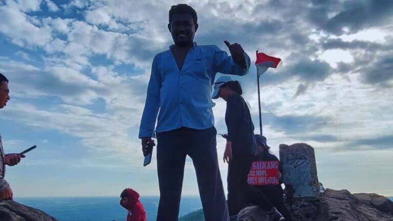 Makassar: Sunset Trek Bulusaukang  Mountain from the City - Starting the Adventure: From Makassar to the Base