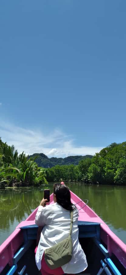 Maros : Rammang Rammang walk & boat trip - First Stop: The Leang-Leang Archaeological Site — Ancient Caves and Hand Stencils