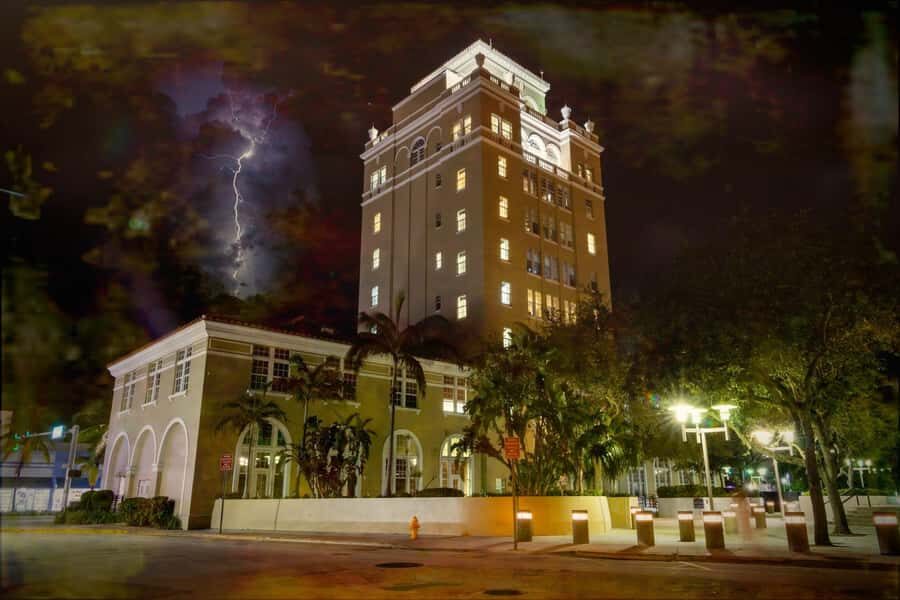 Menace, Murder & Malice: Miami Ghost Tours - The Experience Itself: What Makes it Special
