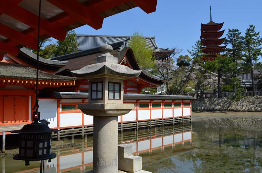 Miyajima Floating Torii & Hiroshima Peace Park Day Tour - A Day of Natural Beauty and Reflection