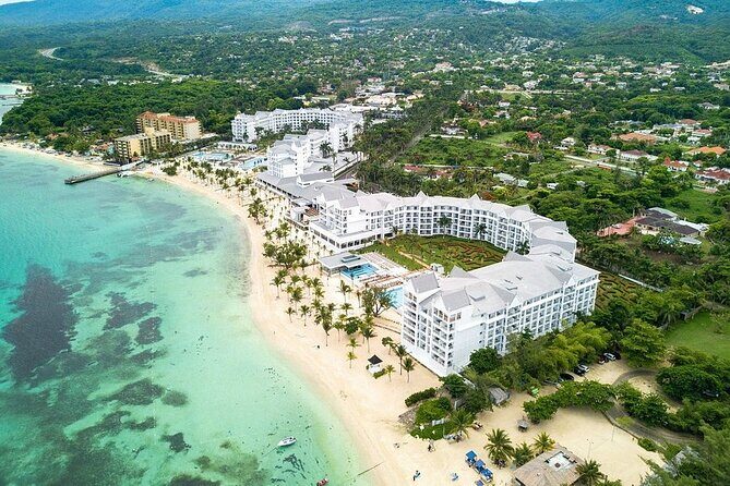 Montego Bay Airport Transfer to Riu Ocho Rios Hotel - The Experience in Detail