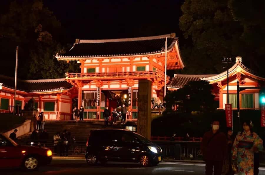 Moonlit Whispers of Kyoto:A Guided Romantic Night Walk Tour - Practicalities and What to Expect