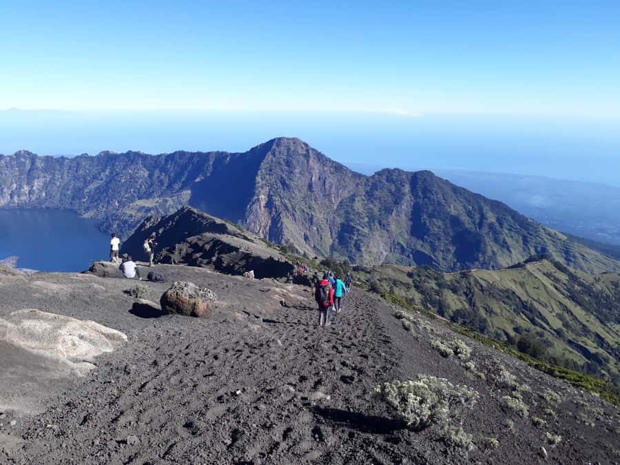Mount Rinjani Trekking 3D/2N Lake,Host Spring Full Experiece - Who Should Consider This Trek?
