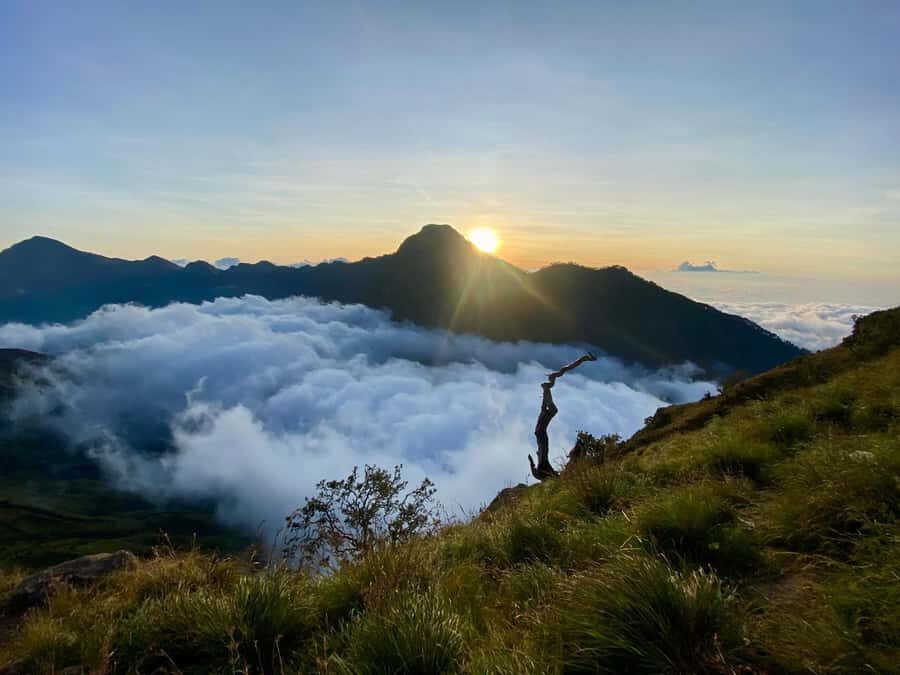 Mount Rinjani Trekking 3Days/2nights Summit Lake Hotspring - What Makes This Trek Unique