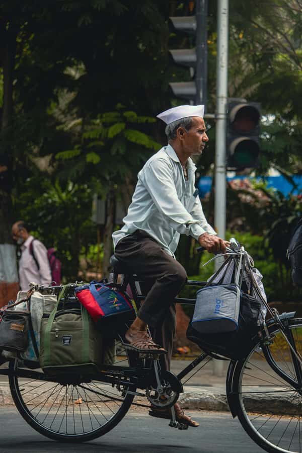 Mumbai: Full-Day Food Tour of Mumbai with Spice Bazaar Visit - Mumbai’s Iconic Sights and Cultural Insights