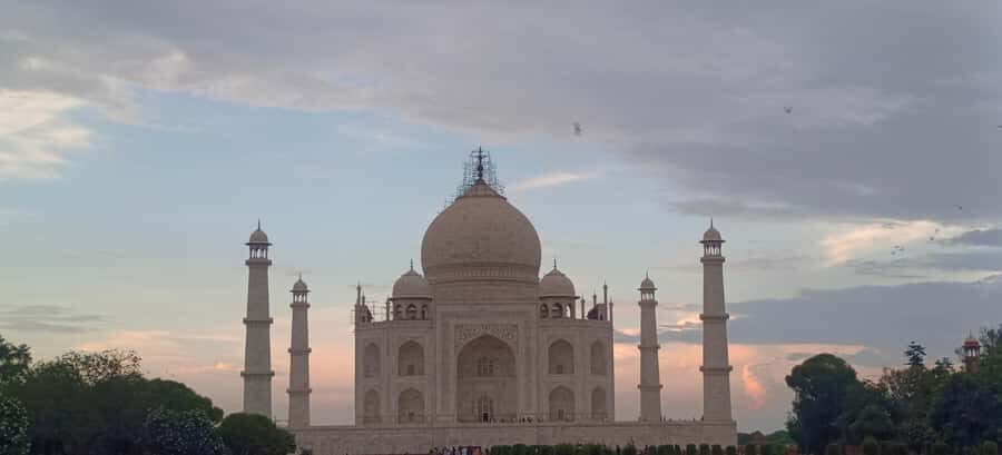 Mumbai: Taj Mahal Day Trip with Flights and Guide - What Makes This Tour Stand Out