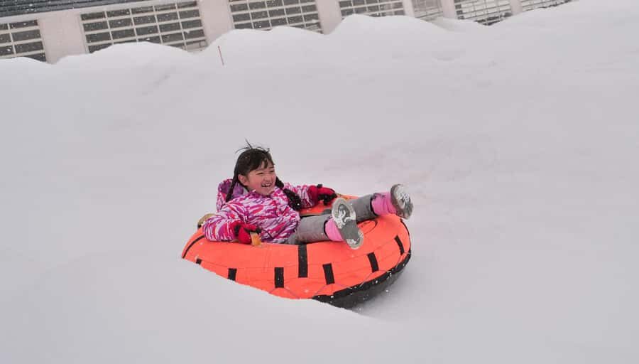 Nagoya: Gujo Hachiman, Snow Park, & Onsen Day Trip - Snow Park Adventures at Morigata no Sato