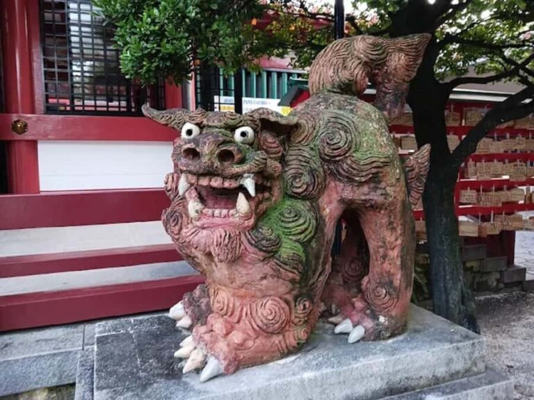 Naha: Naminoue Shrine Makishi Market & Shikinaen Guided Tour - Makishi Public Market: The Heartbeat of Naha