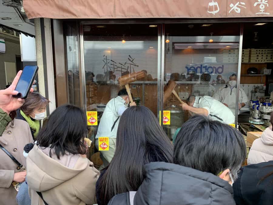 Nara: Deer, Great Buddha & Traditional Mochi Experience - Visiting the Great Buddha at Tōdai-ji