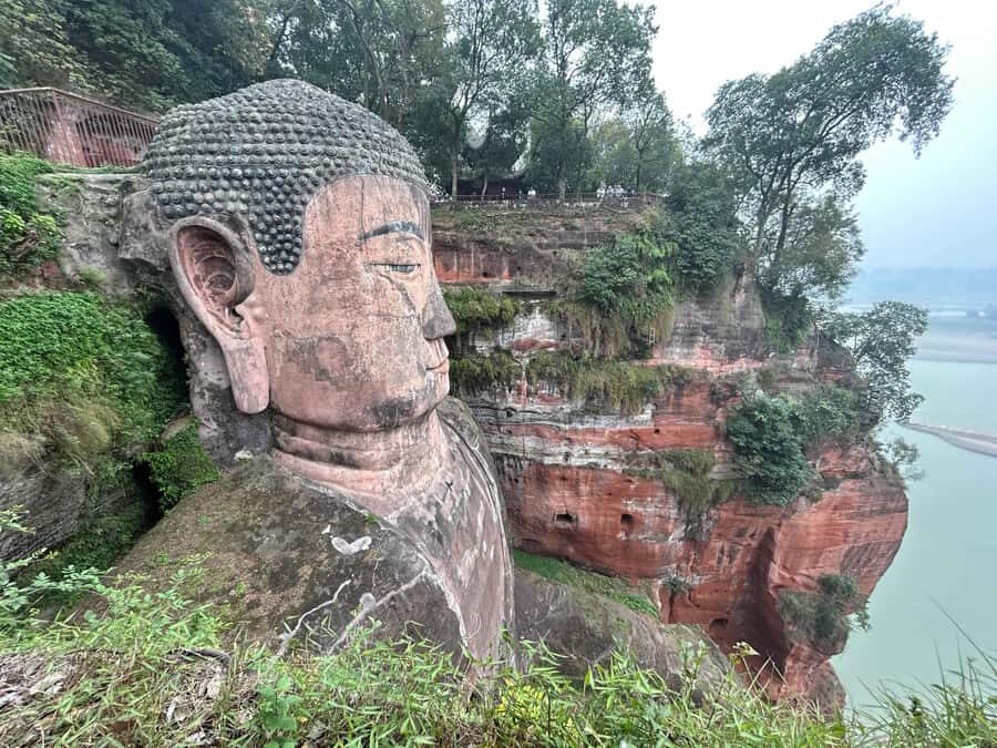 Near Chengdu: UNESCO Leshan Giant Buddha & Tasty Local Eats - Who Should Consider This Tour?