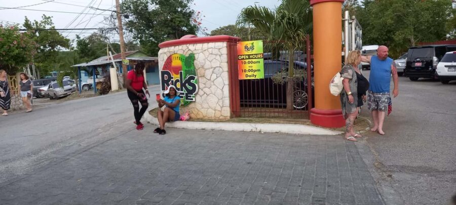 Negril Seven Miles Beaches| Lighthouse & Rik's Cafe Sun Set - The Itinerary Breakdown