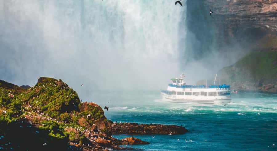 Niagara Falls Canada & USA: Small Group Deluxe Tour - Crossing into Canada: Panoramic Views and Towering Heights