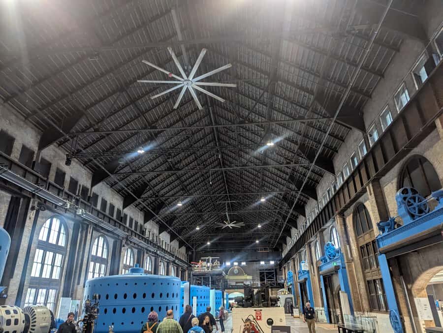 Niagara Falls Day Tour with Boat, Power Station & Tunnel - What Travelers Say